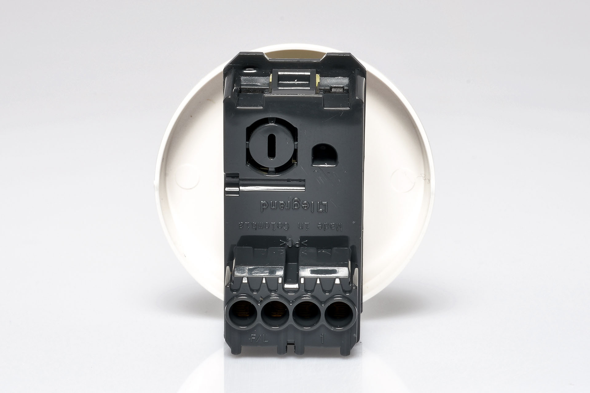 Interruptor Simples Led 16A 2M Redondo Branca Arte | 583502B | 7891284045626 | Legrand